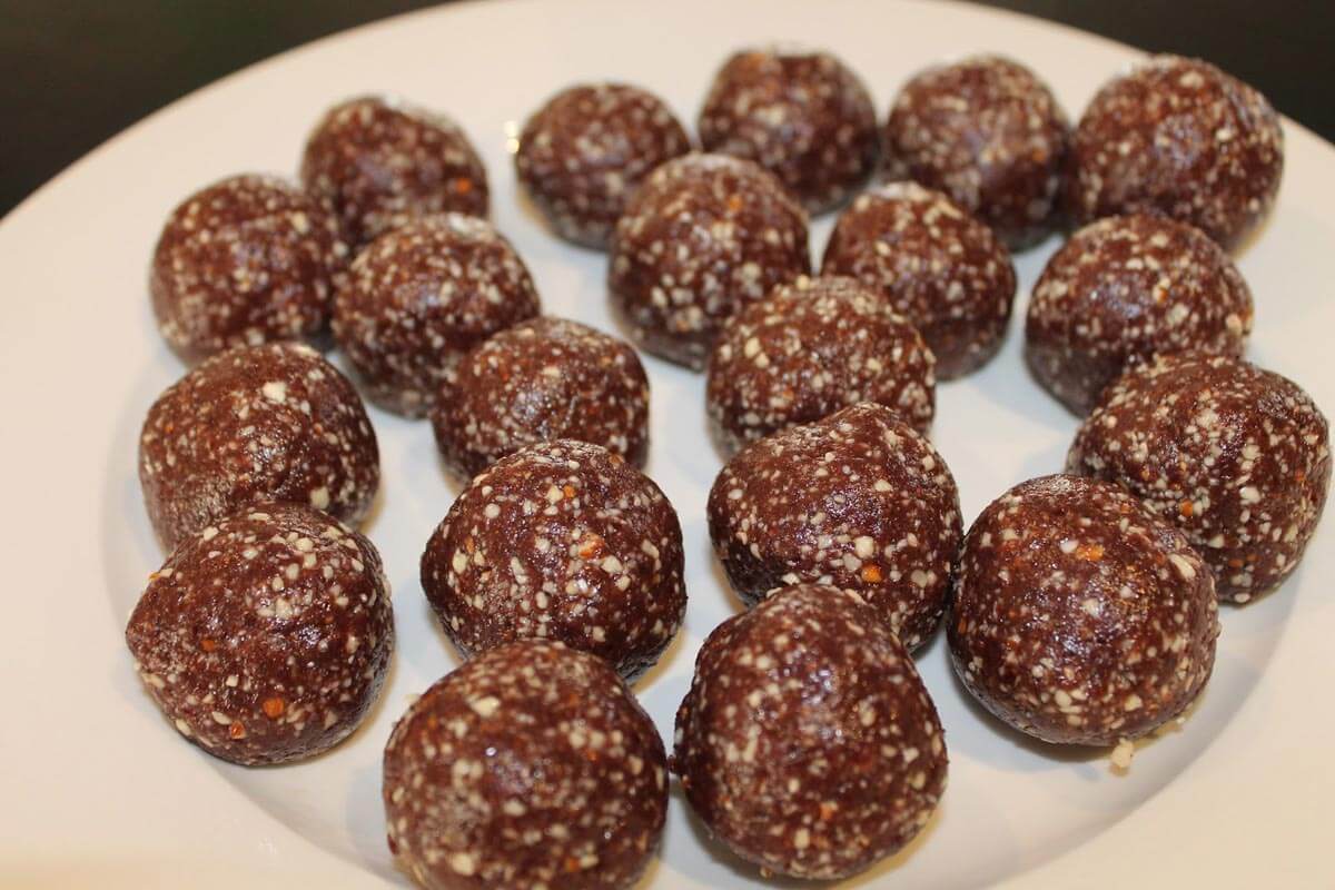 Walnut & Cacao Nib Bliss Balls – The Source Bulk Foods